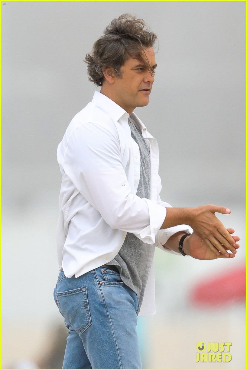 Joshua Jackson & Lizzy Caplan Hit the Beach to Film 'Fatal Attraction ...