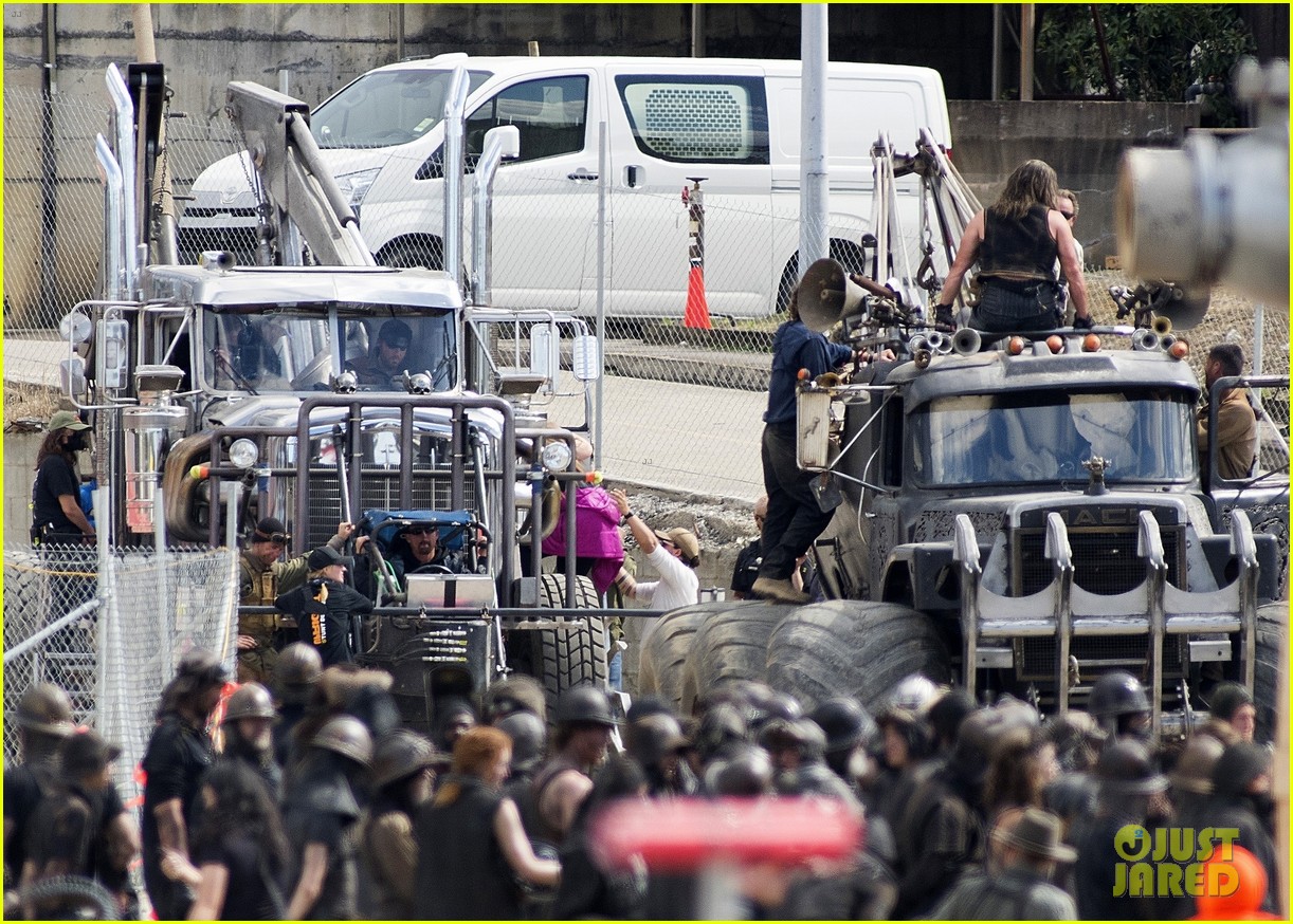 Chris Hemsworth Is Barely Recognizable on Set of 'Mad Max' Prequel 'Furiosa': Photo 4806181 ...