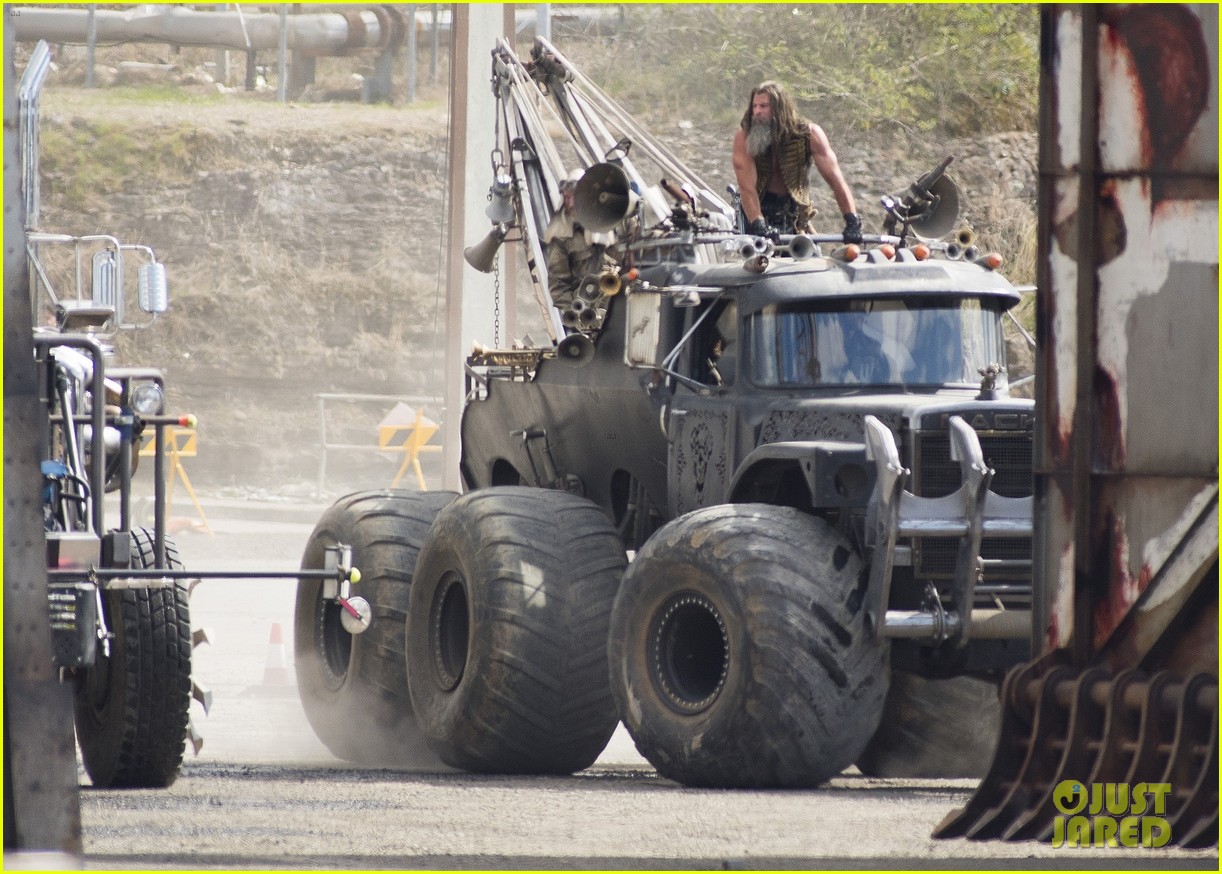 Chris Hemsworth Is Barely Recognizable on Set of 'Mad Max' Prequel 'Furiosa': Photo 4806194 ...