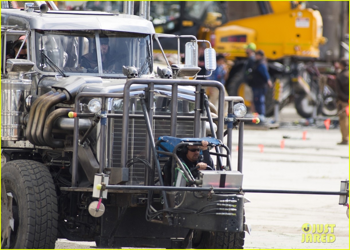 Chris Hemsworth Is Barely Recognizable on Set of 'Mad Max' Prequel 'Furiosa': Photo 4806208 ...