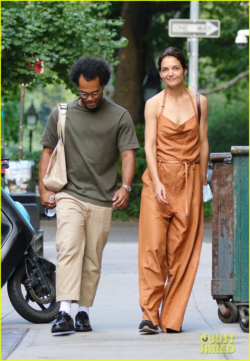 Katie Holmes & Boyfriend Bobby Wooten III Look So Happy Together in ...