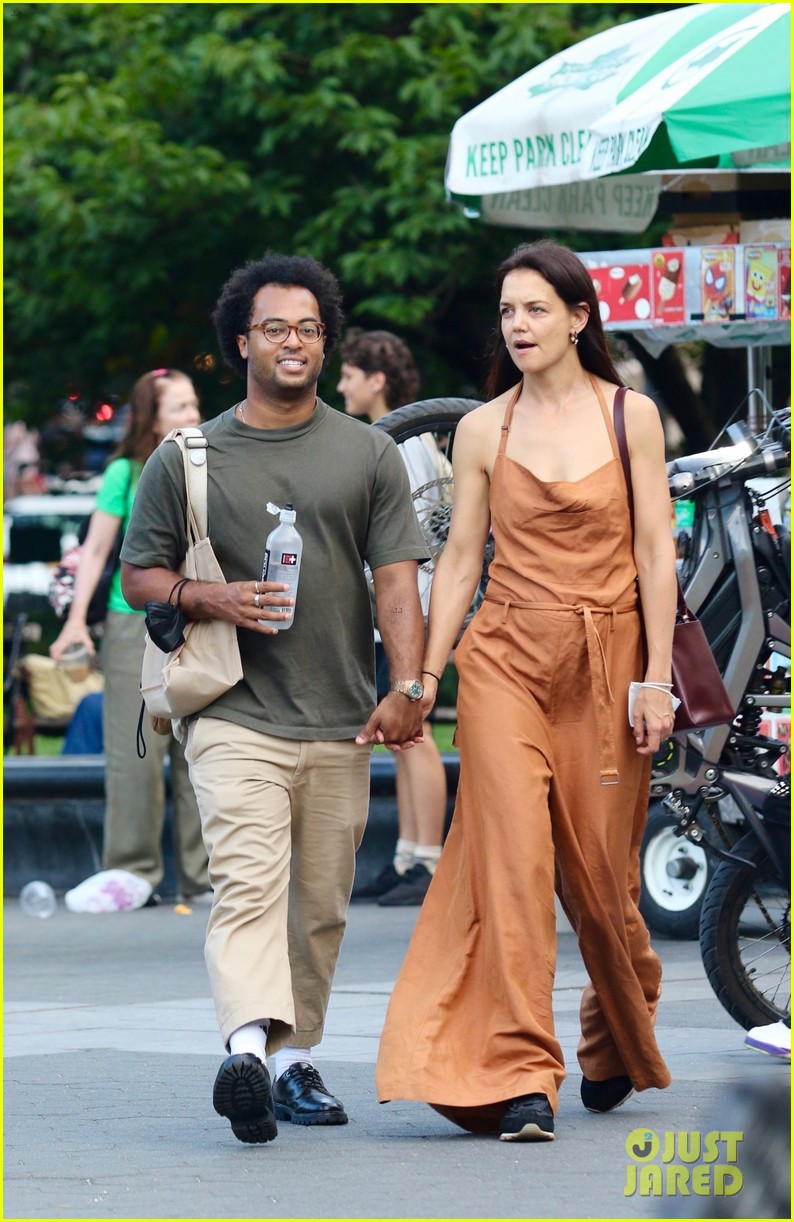 Katie Holmes & Boyfriend Bobby Wooten III Look So Happy Together in ...
