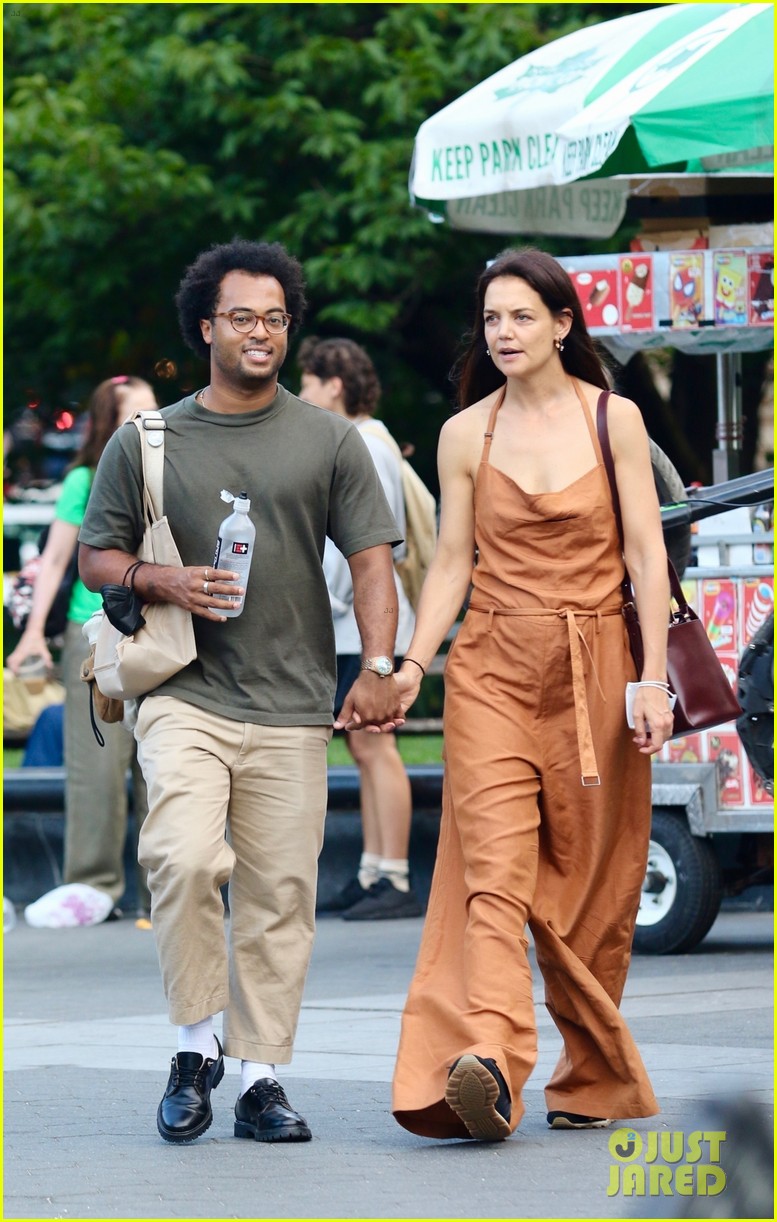 Katie Holmes & Boyfriend Bobby Wooten III Look So Happy Together in ...