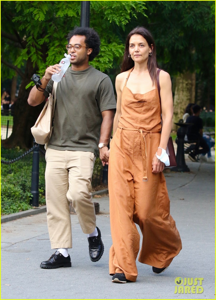 Katie Holmes & Boyfriend Bobby Wooten III Look So Happy Together in ...