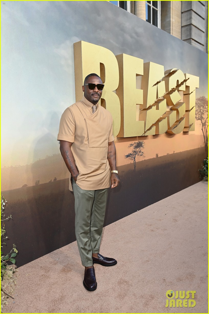 Idris Elba Snaps Pics With Fans at 'Beast' UK Premiere: Photo 4805683 ...