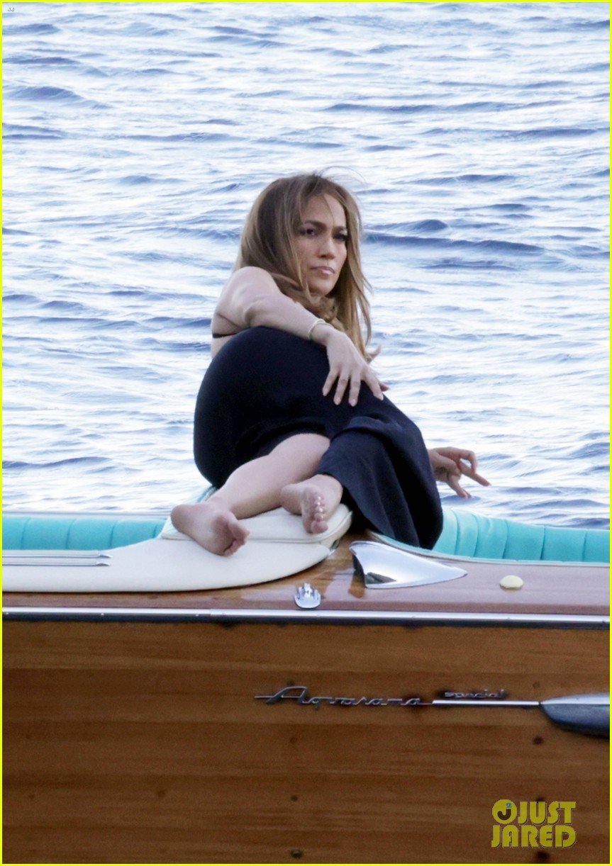 Jennifer Lopez Poses for Photo Shoot in Italy While Ben Affleck Gets to ...