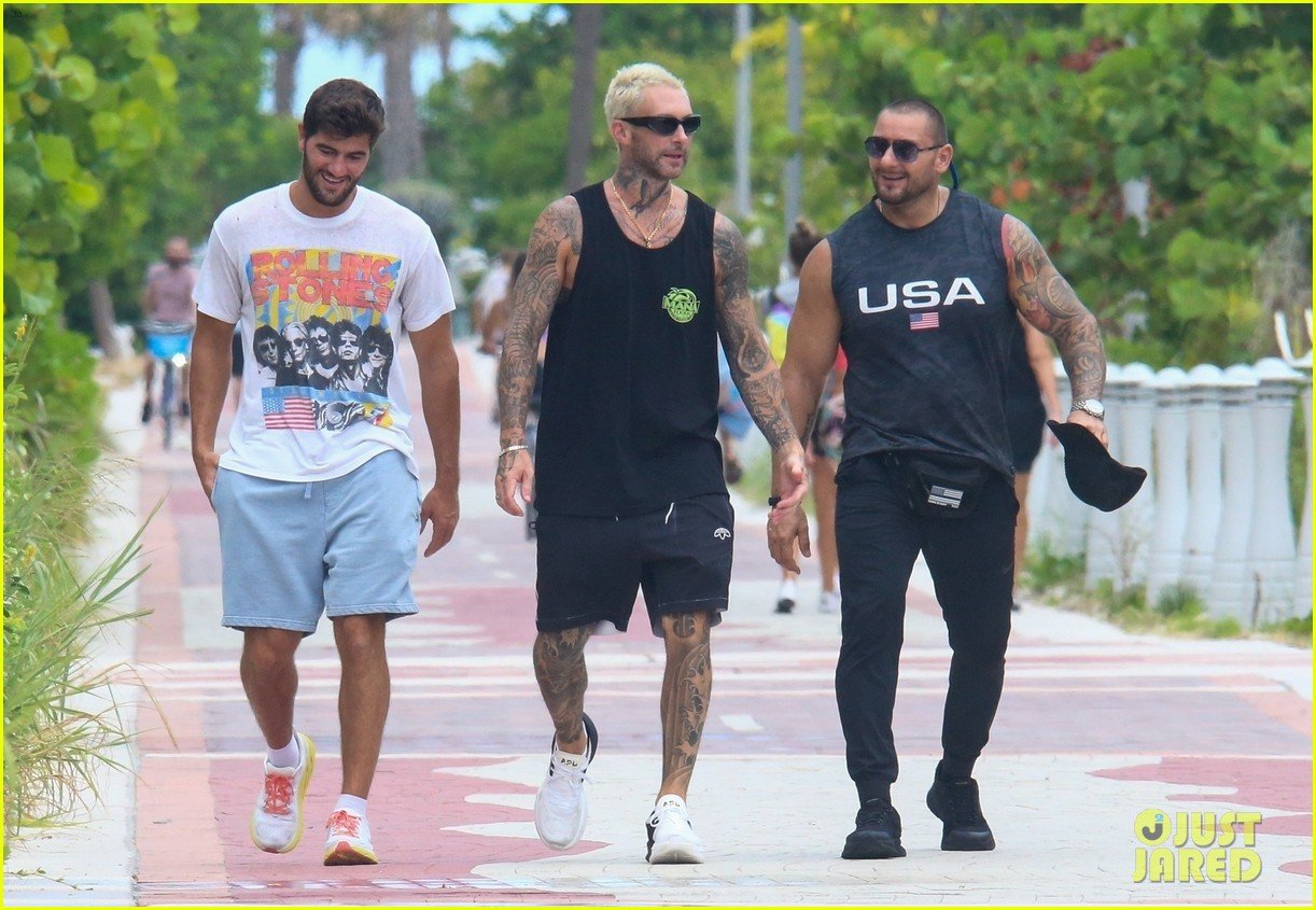 Adam Levine Shows Off Bleached Blonde Hair & Tattoos During Walk Around ...
