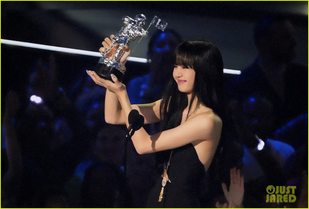 Blackpink's Lisa Becomes First Solo K-Pop Artist To Win a VMA!: Photo 4807574 | Photos | Just ...