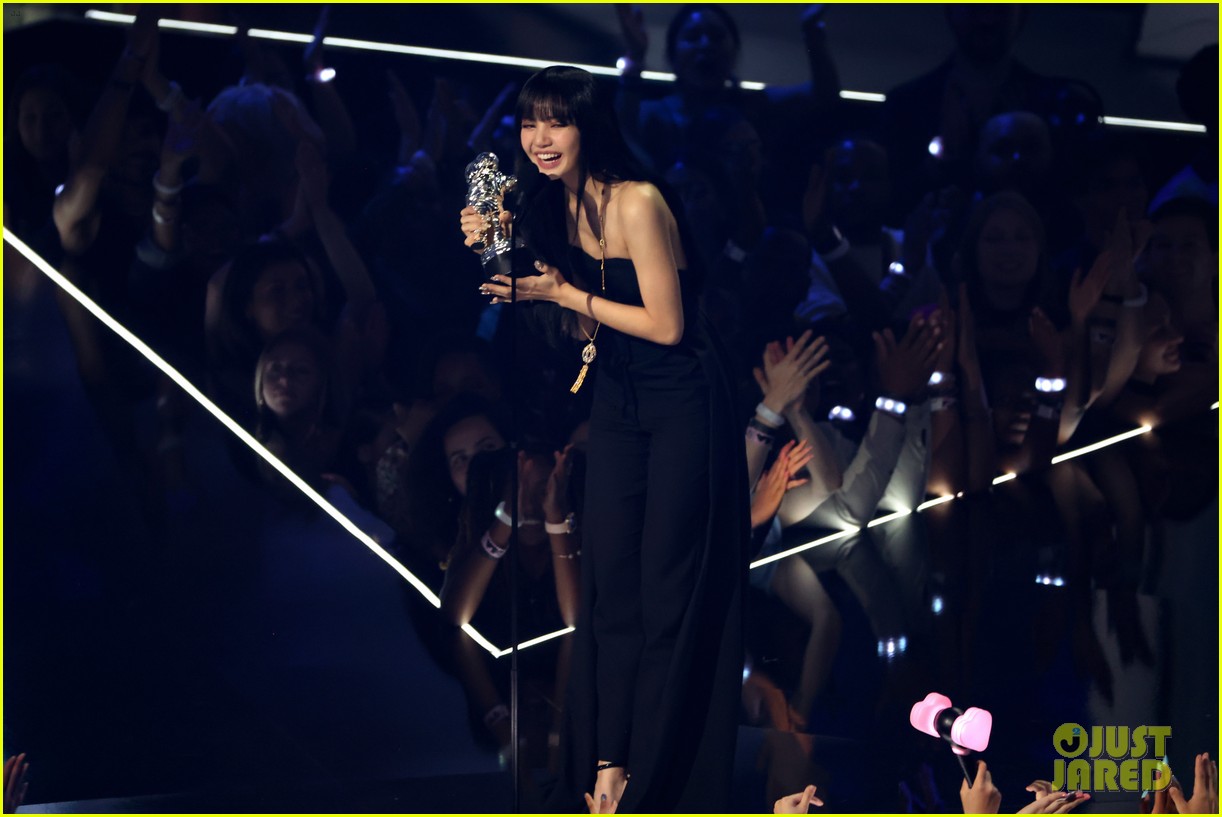 Blackpink's Lisa Becomes First Solo K-Pop Artist To Win a VMA!: Photo 4807578 | Photos | Just ...
