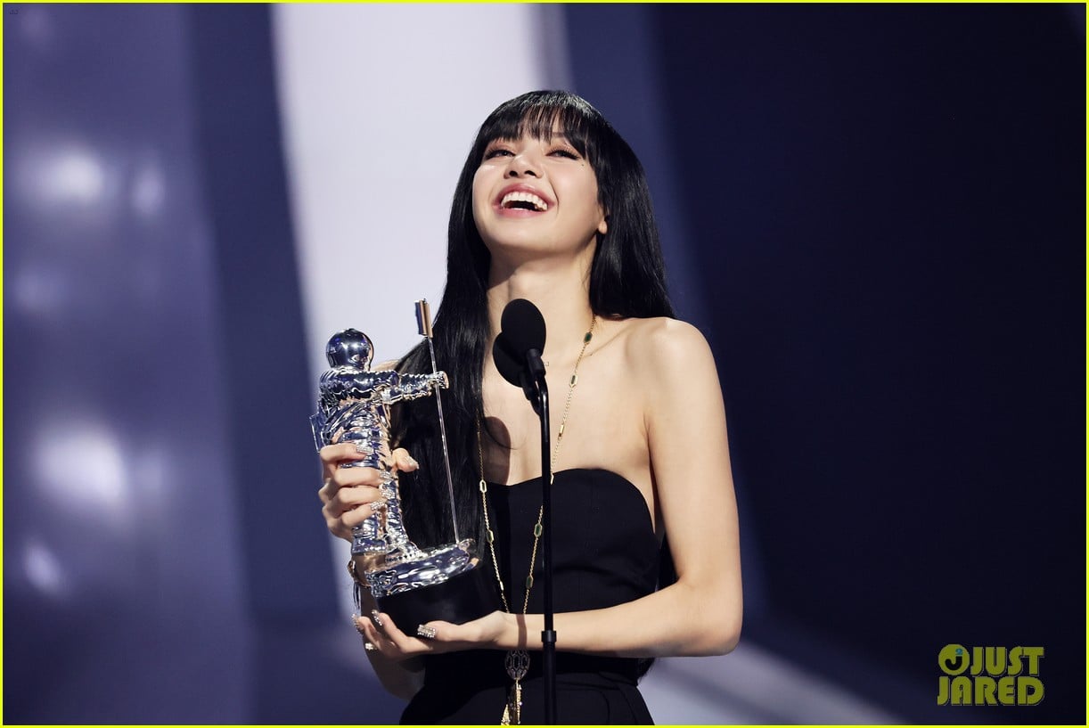 Blackpink's Lisa Becomes First Solo K-Pop Artist To Win a VMA!: Photo 4807580 | Photos | Just ...