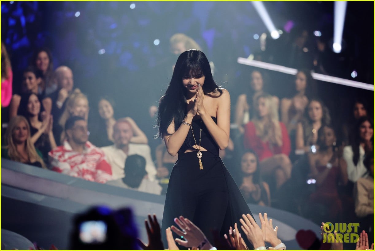 Blackpink's Lisa Becomes First Solo K-Pop Artist To Win a VMA!: Photo 4807586 | Photos | Just ...