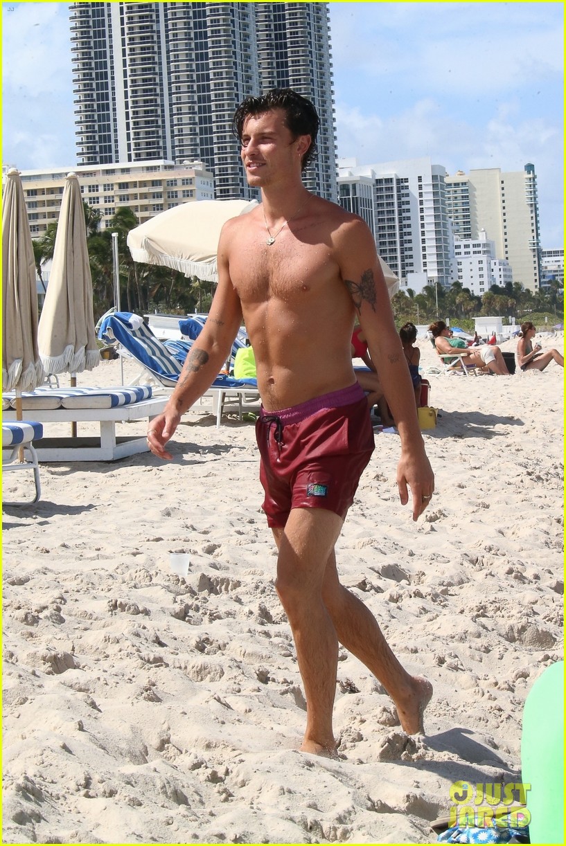 Shawn Mendes Spends Final Day as a 23-Year-Old at the Beach in Miami ...