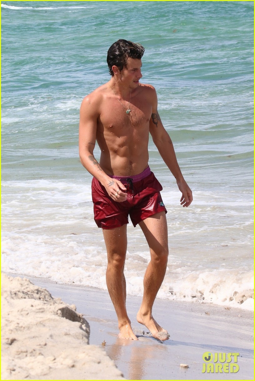 Shawn Mendes Spends Final Day as a 23-Year-Old at the Beach in Miami ...