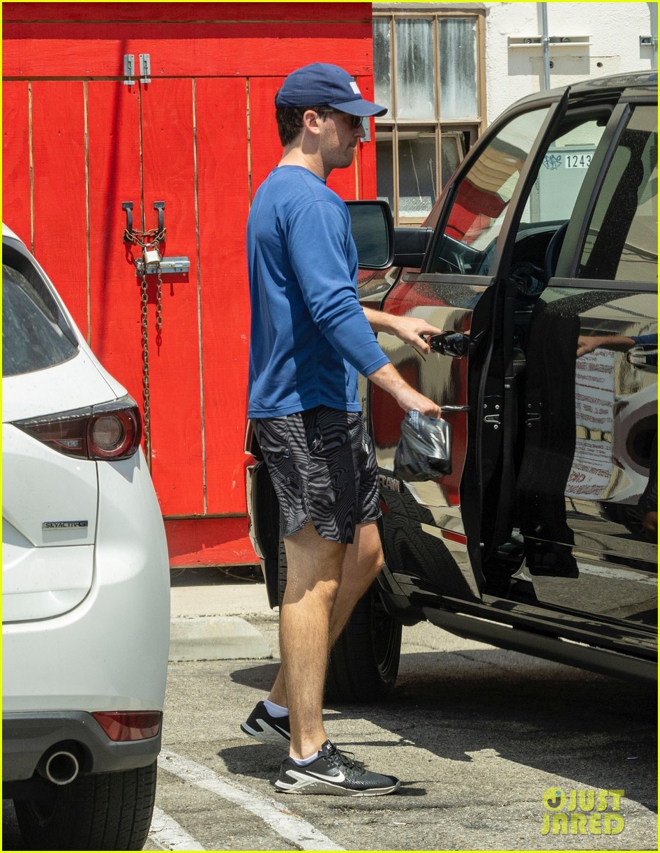 Miles Teller Spotted Running Errands in L.A. Amid Top Gun's Continued ...