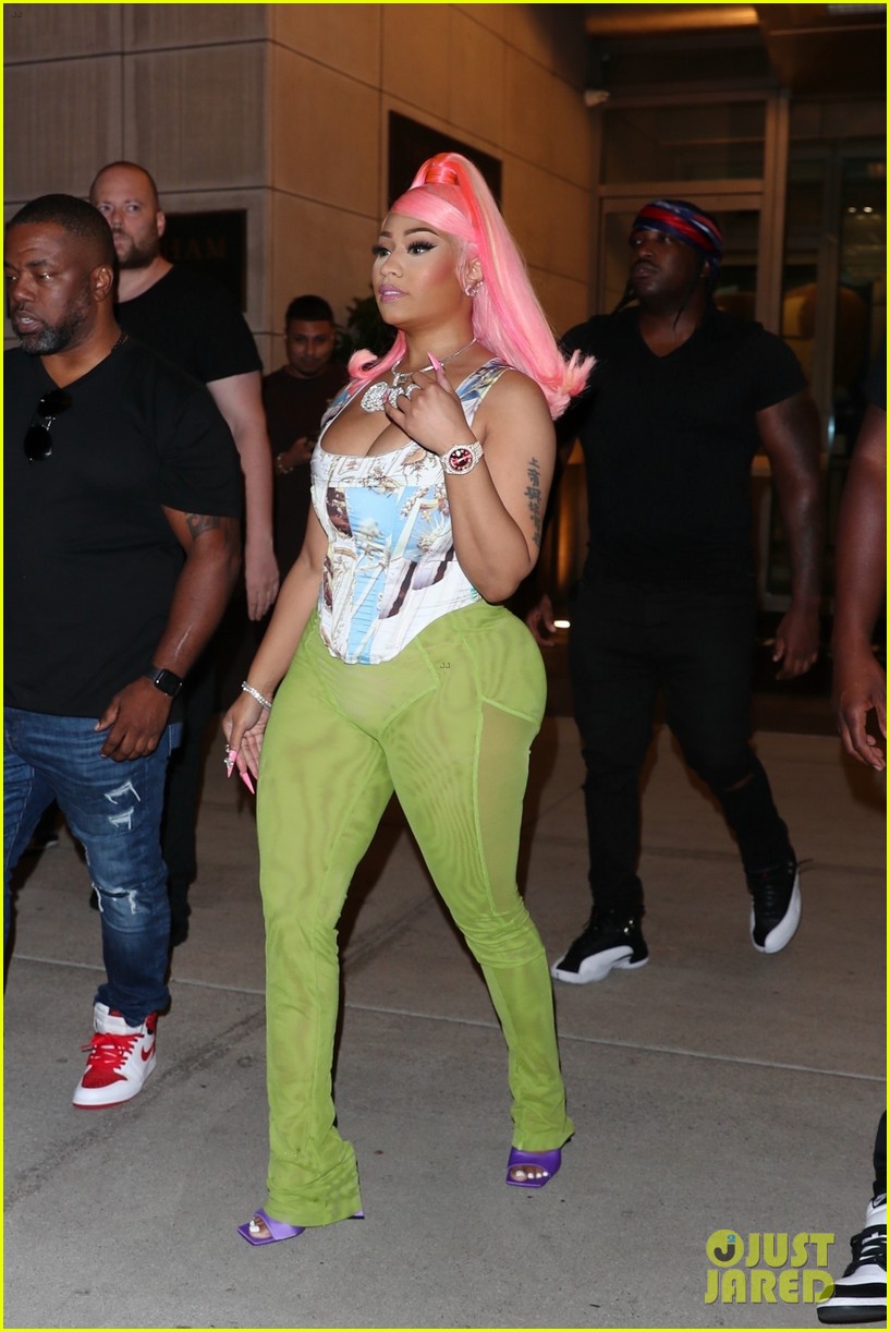 Photo: nicki minaj checks out of hotel 24 | Photo 4808397 | Just Jared ...