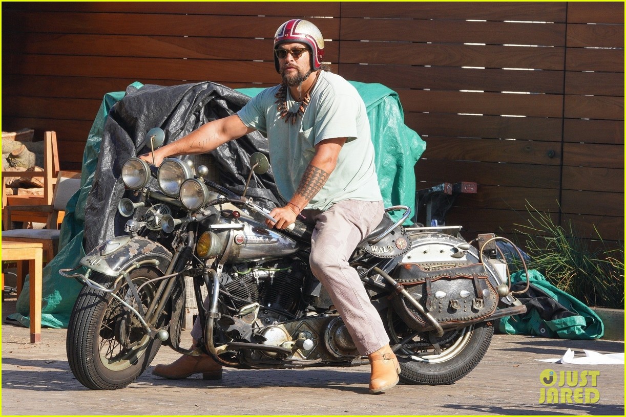 Jason Momoa Takes a Break from 'See' Press to Enjoy Lunch with a Friend ...