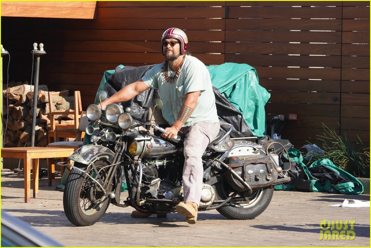 Jason Momoa Takes a Break from 'See' Press to Enjoy Lunch with a Friend ...