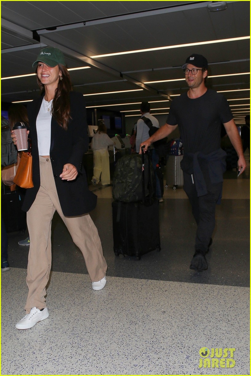 Top Gun: Maverick's Glen Powell Catches Flight Out of LAX with ...