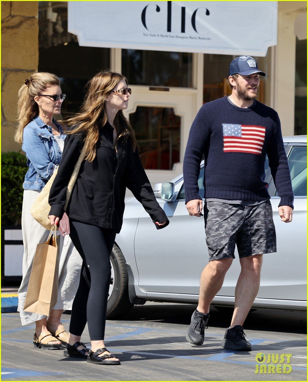Chris Pratt & Wife Katherine Kick Off Their Weekend with Her Mom Maria ...