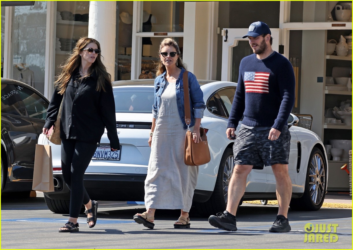 Chris Pratt & Wife Katherine Kick Off Their Weekend with Her Mom Maria ...