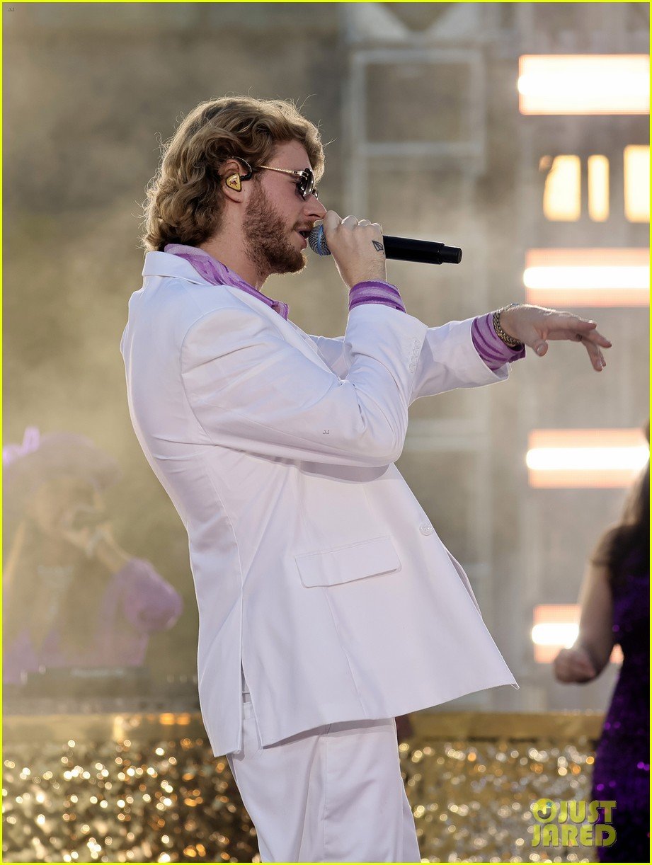 Addison Rae's Dad Monty Lopez Reacts to Her Mom, Sheri Easterling ...