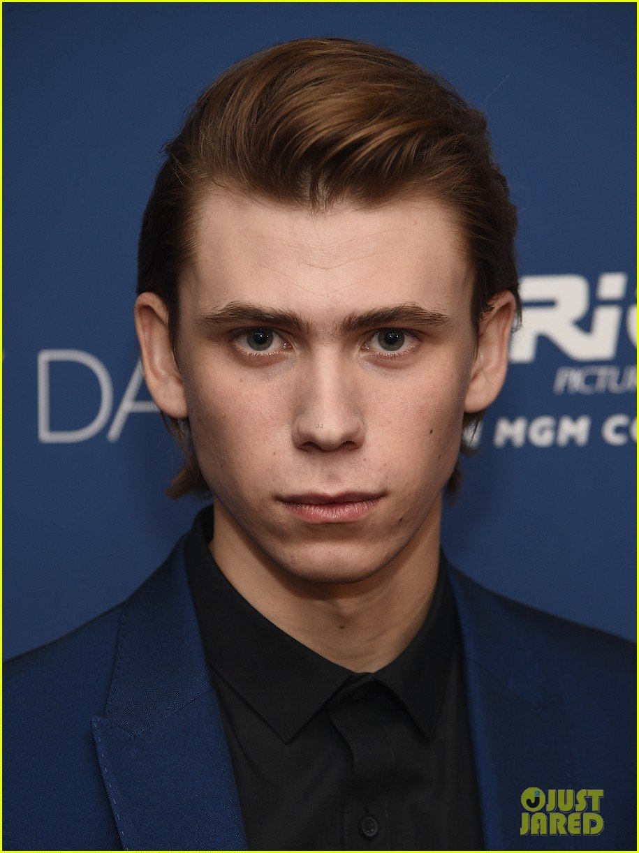 Owen Teague to Play Lead Primate in New 'Planet of the Apes' Movie ...