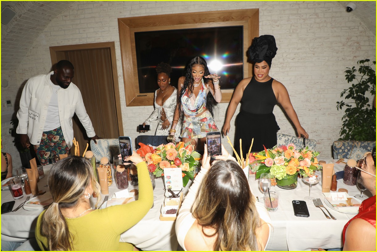 Winnie Harlow Celebrates Her Sun Care Brand Cay Skin at L.A. Dinner ...