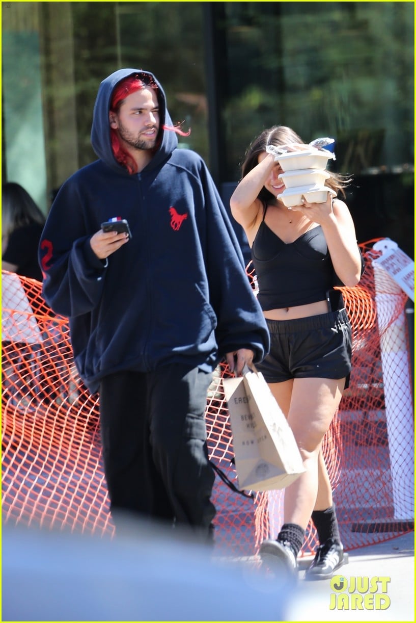 Addison Rae Tries To Hide Behind Takeout Boxes After Picking Up Food in ...