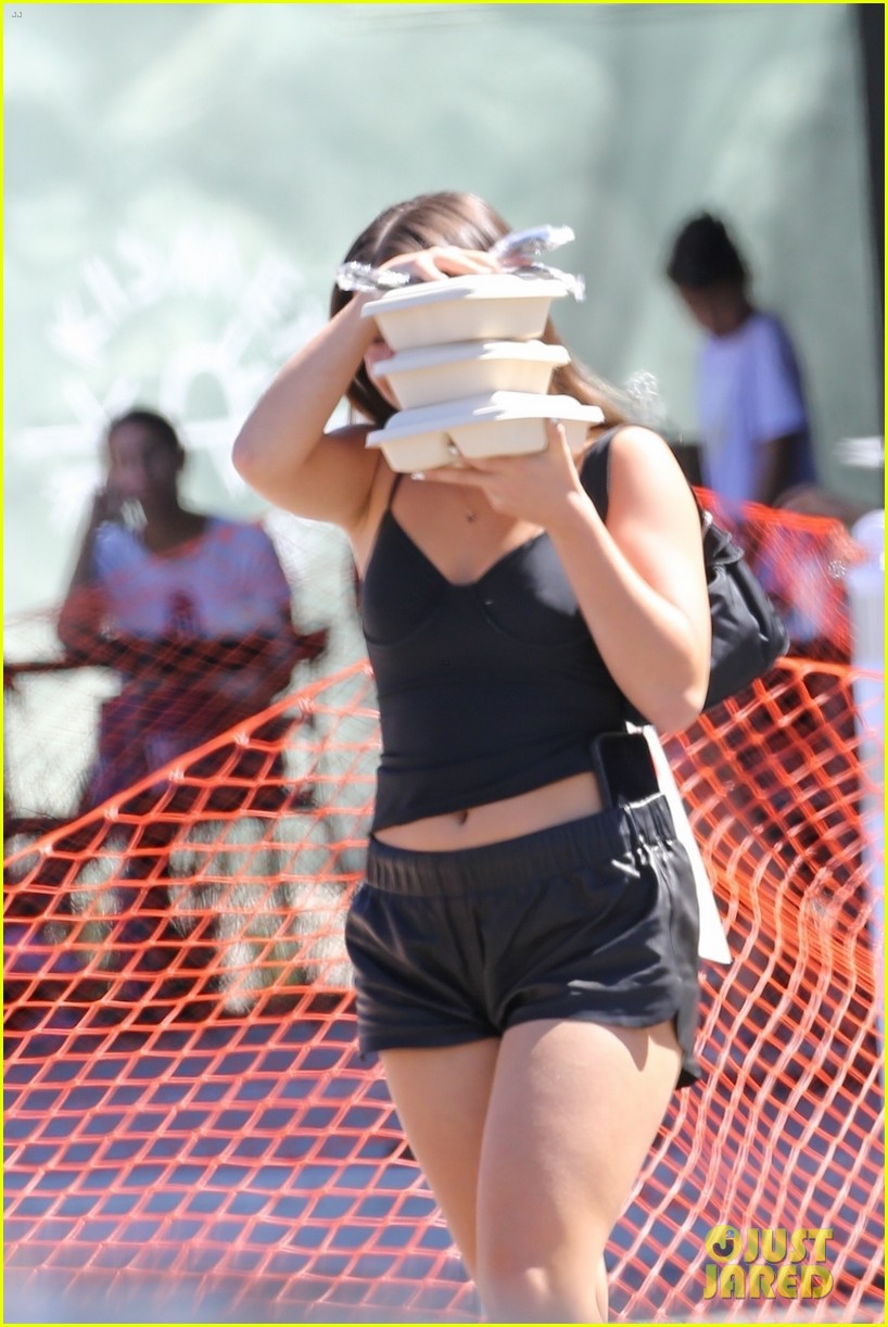 Addison Rae Tries To Hide Behind Takeout Boxes After Picking Up Food in ...