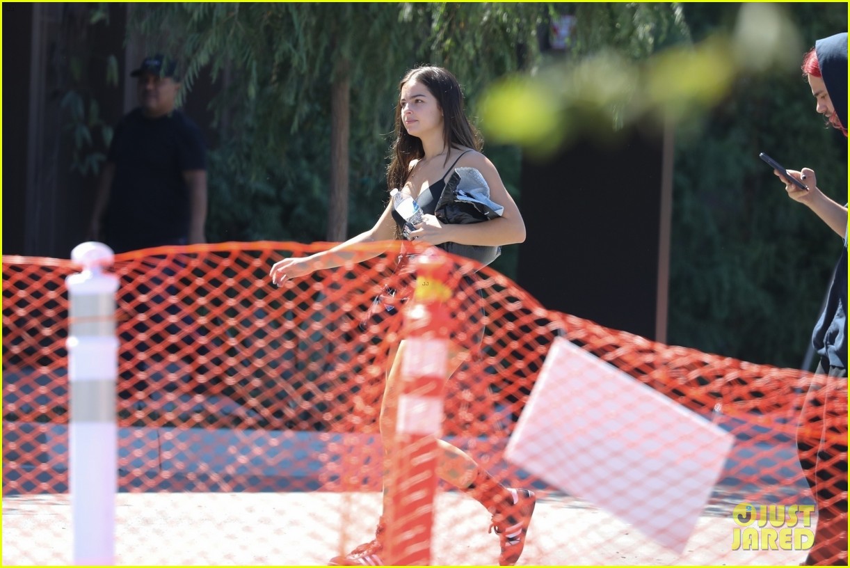 Addison Rae Tries To Hide Behind Takeout Boxes After Picking Up Food in ...