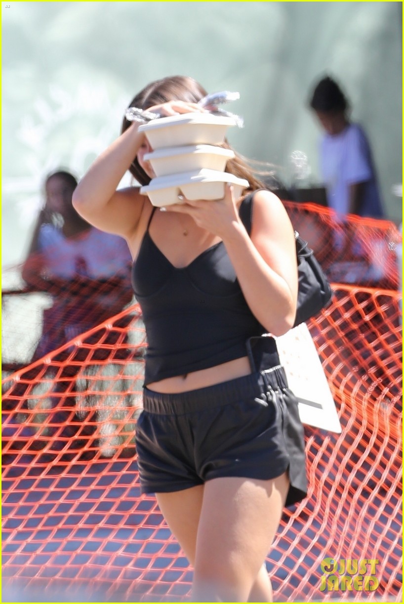 Addison Rae Tries To Hide Behind Takeout Boxes After Picking Up Food in ...