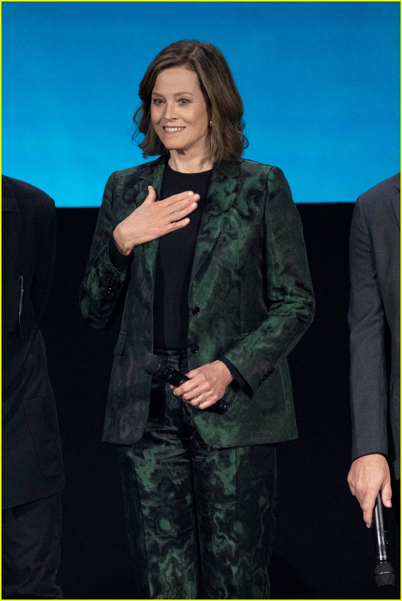 'Avatar 2' Cast Reunites at D23 to Debut New Footage from Upcoming ...