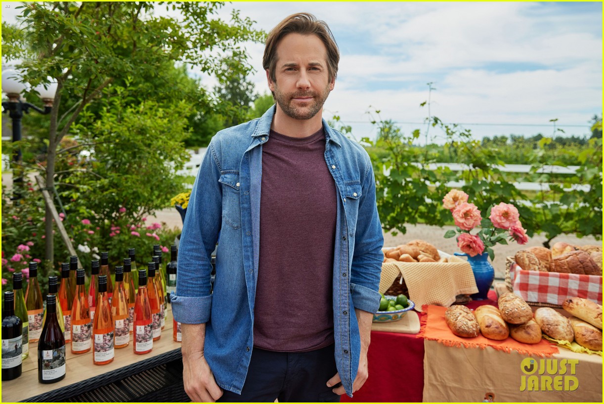 Rachelle Lefevre Discovers A Family She Never Knew About in Hallmark's ...