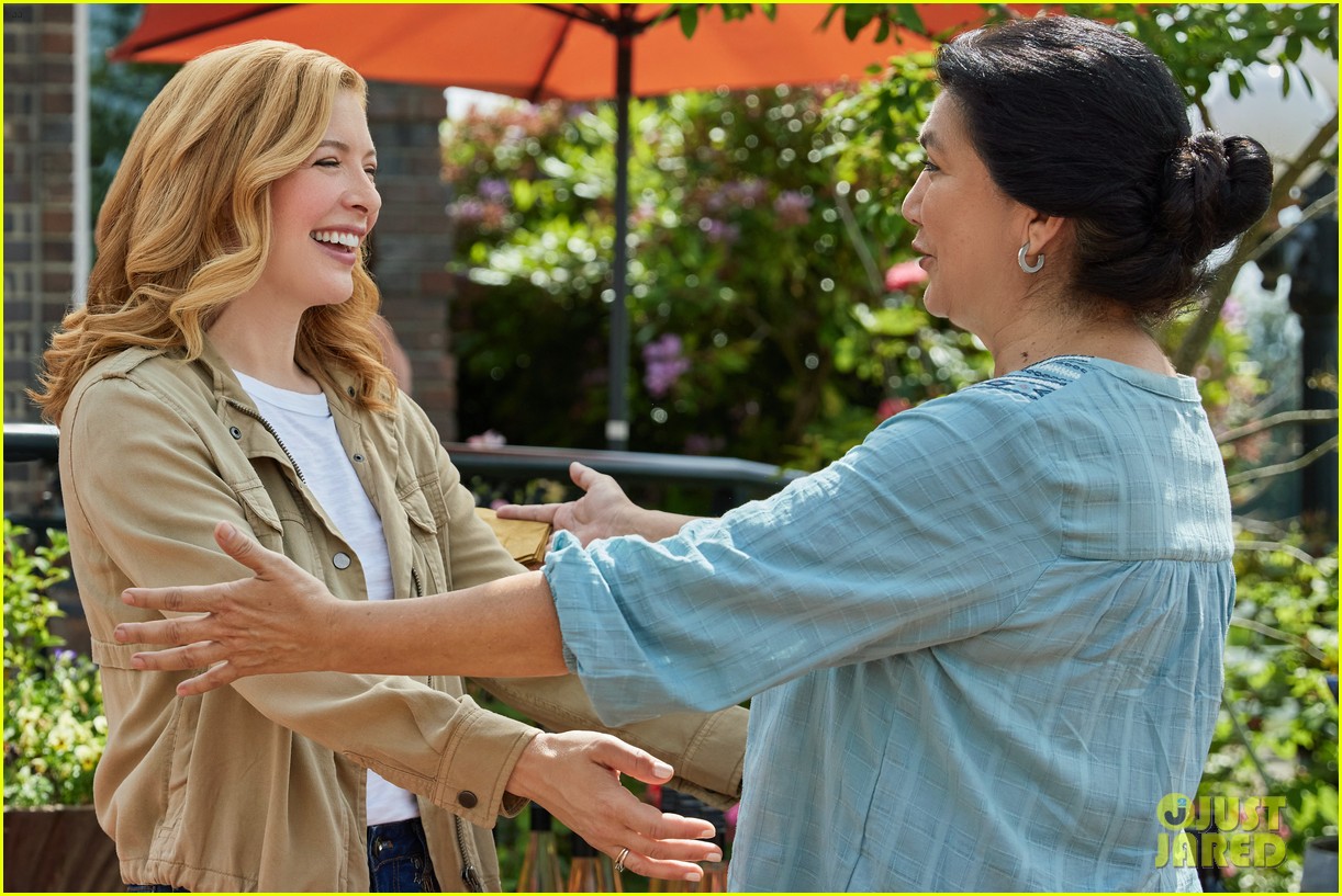 Rachelle Lefevre Discovers A Family She Never Knew About in Hallmark's ...