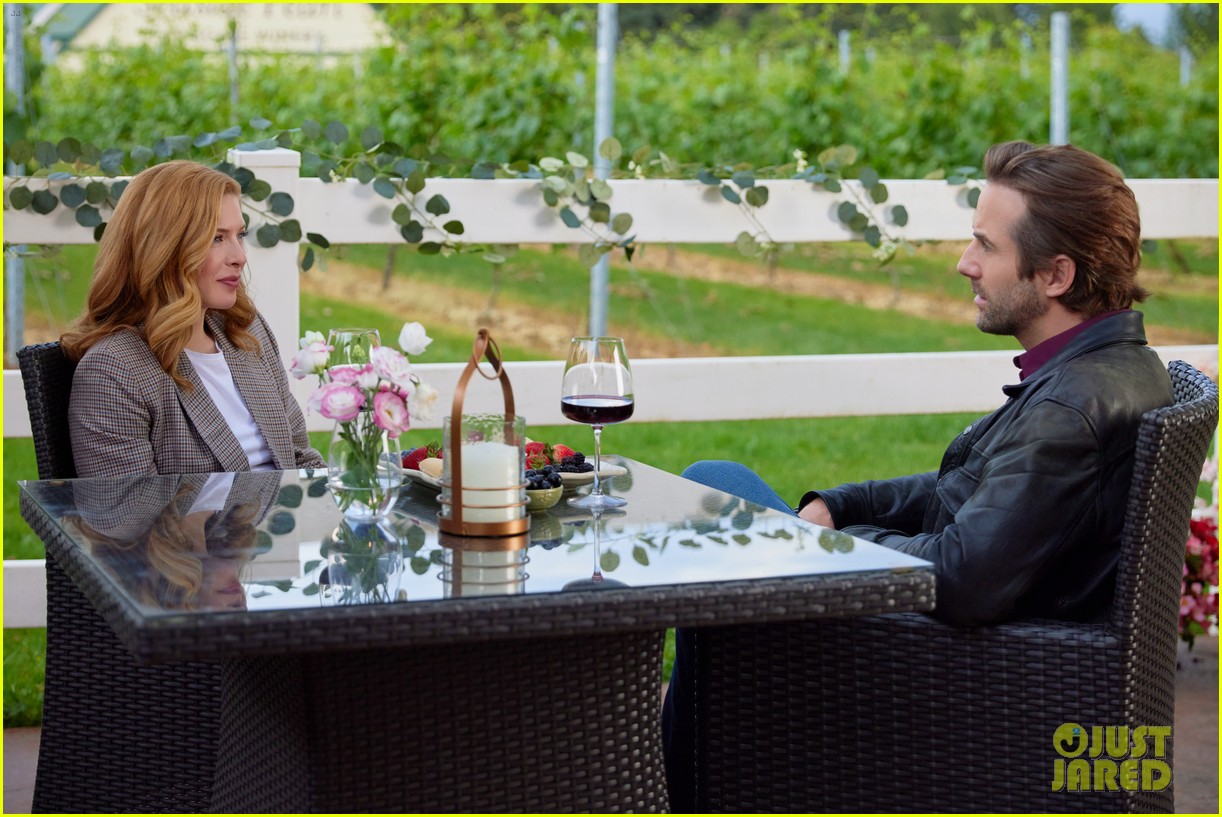 Rachelle Lefevre Discovers A Family She Never Knew About in Hallmark's ...