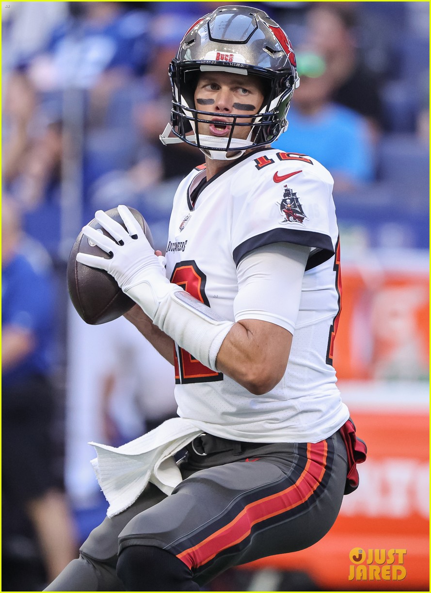 Tom Brady Issues Apology After Throwing Tablet During Game, Correctly ...