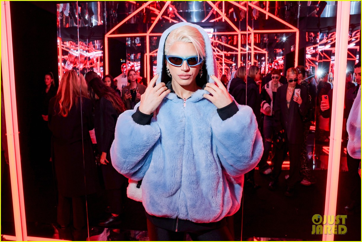 Cara Delevingne Rocks Bright Red Lipstick for 'Cara Loves Karl Paris ...