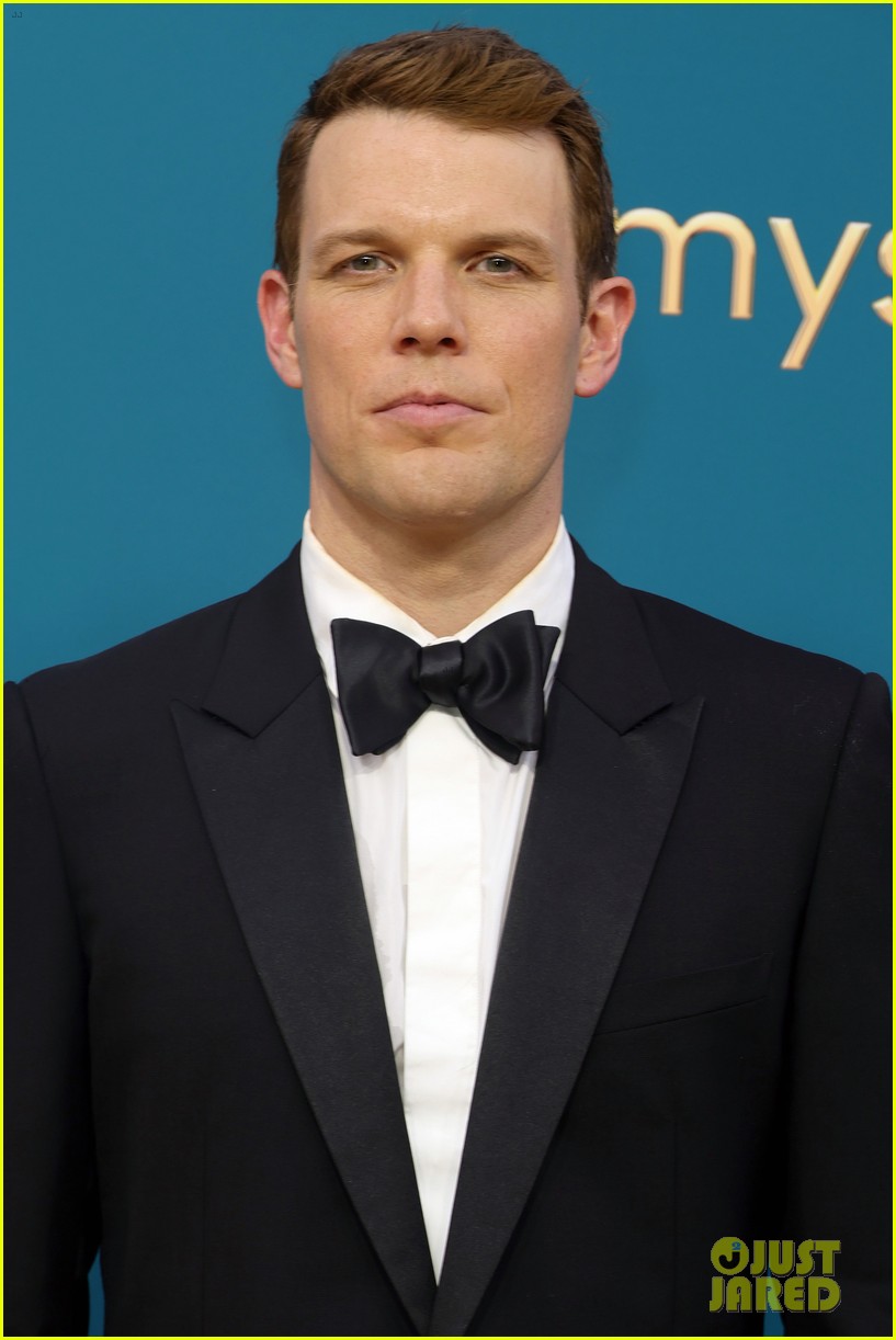 Jennifer Coolidge Dances to Play-Off Music During Hilarious Emmys Acceptance Speech: Photo ...