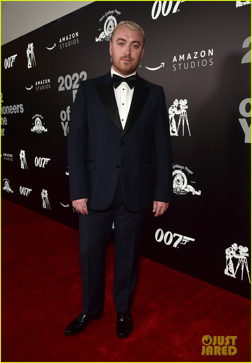 Daniel Craig & Michelle Yeoh Honor 'James Bond' Producers Barbara ...