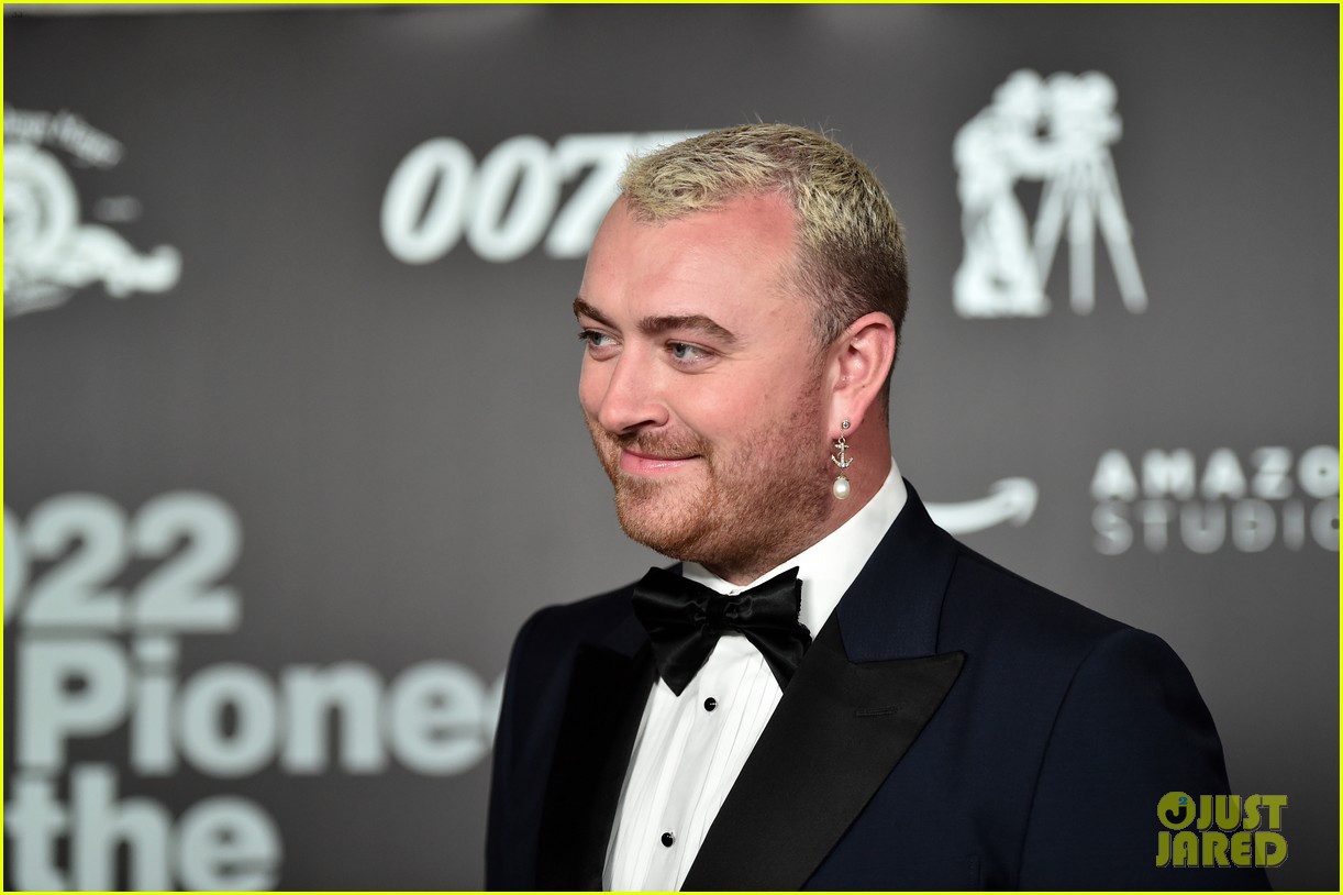 Daniel Craig & Michelle Yeoh Honor 'James Bond' Producers Barbara ...