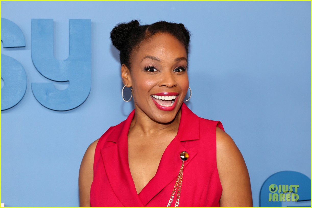 Hillary Clinton & Daughter Chelsea Attend the NYC Premiere of Their New ...
