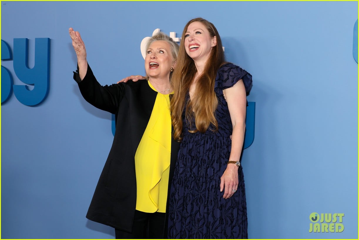 Hillary Clinton & Daughter Chelsea Attend the NYC Premiere of Their New ...