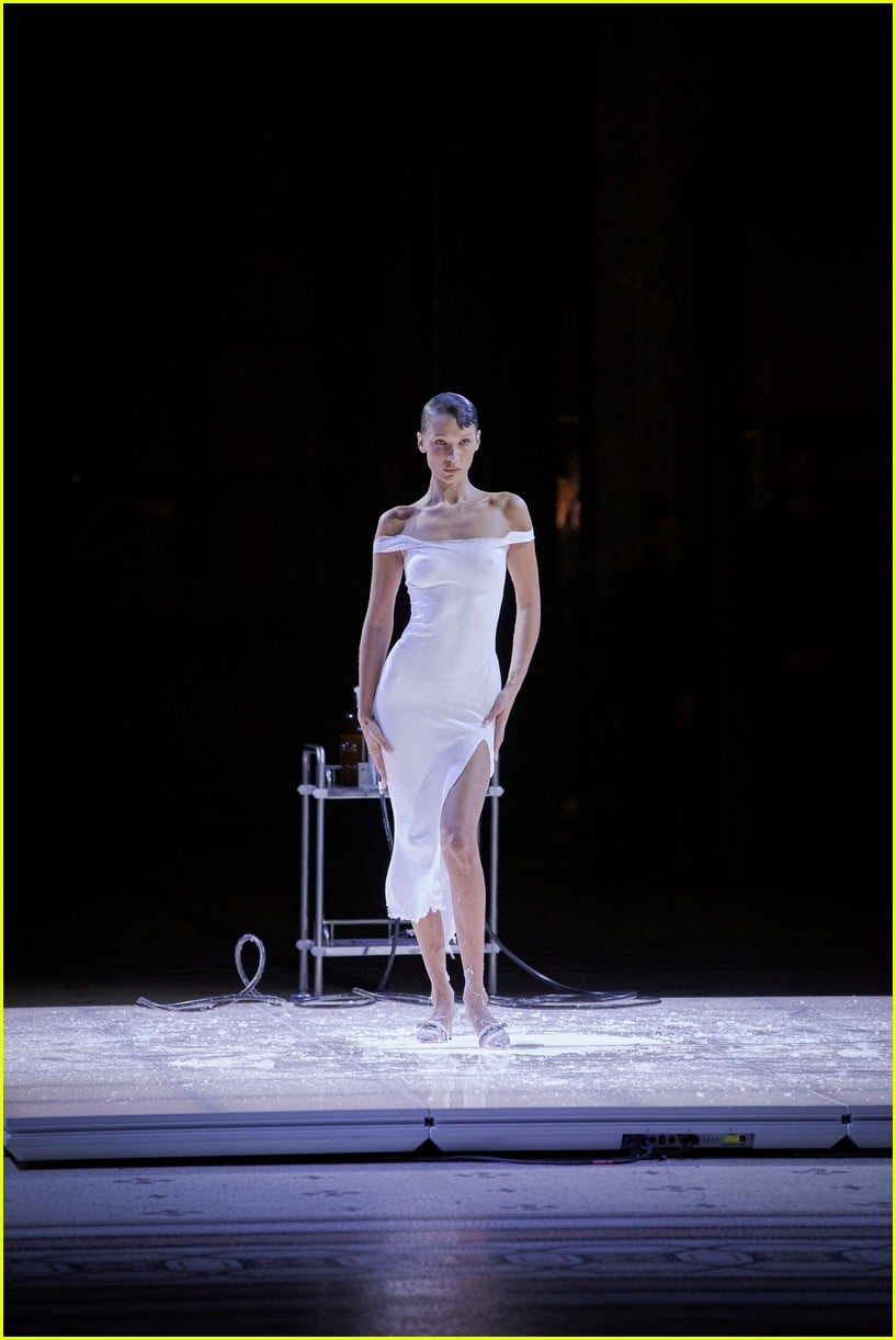 Bella Hadid Has Dress Spray-Painted on Her Body During Coperni Show in ...