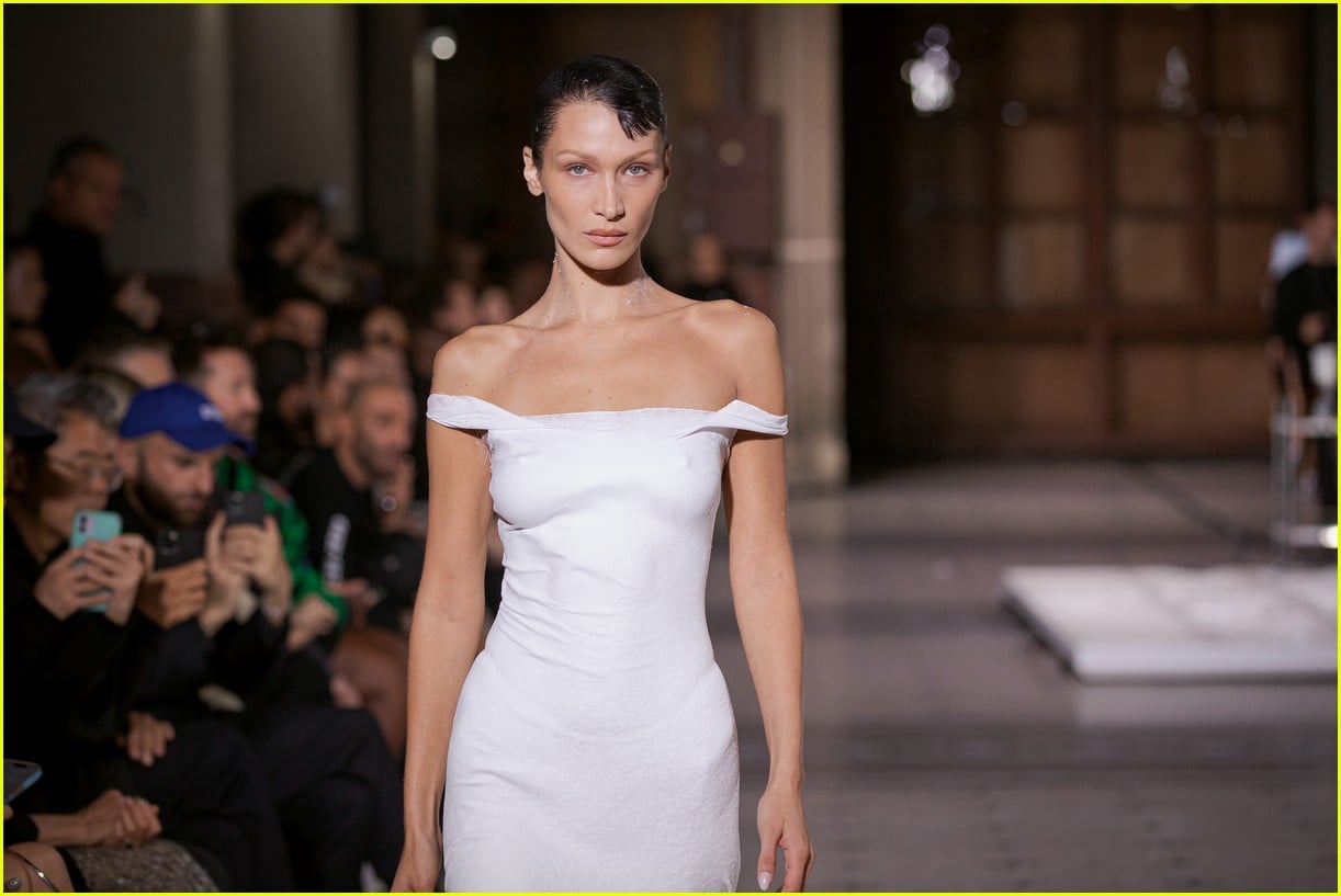 Bella Hadid Has Dress Spray-Painted on Her Body During Coperni Show in ...