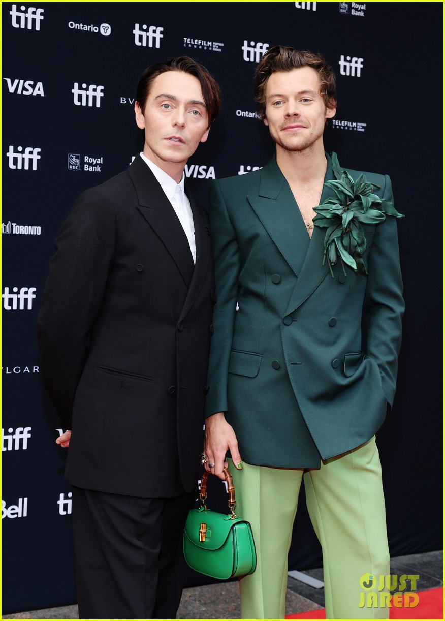 Harry Styles Goes All Green For 'My Policeman' Premiere at TIFF: Photo ...
