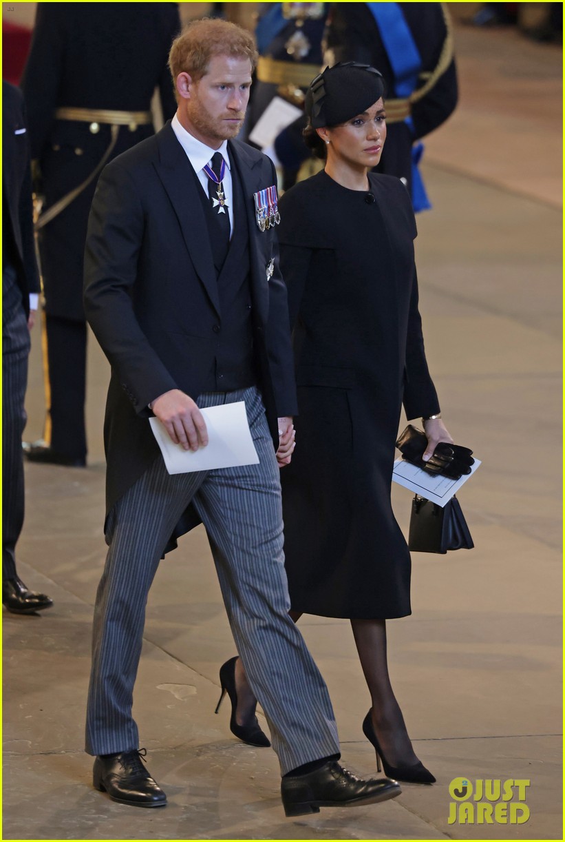 Prince Harry & Prince William Will Stand Vigil for Queen Elizabeth ...