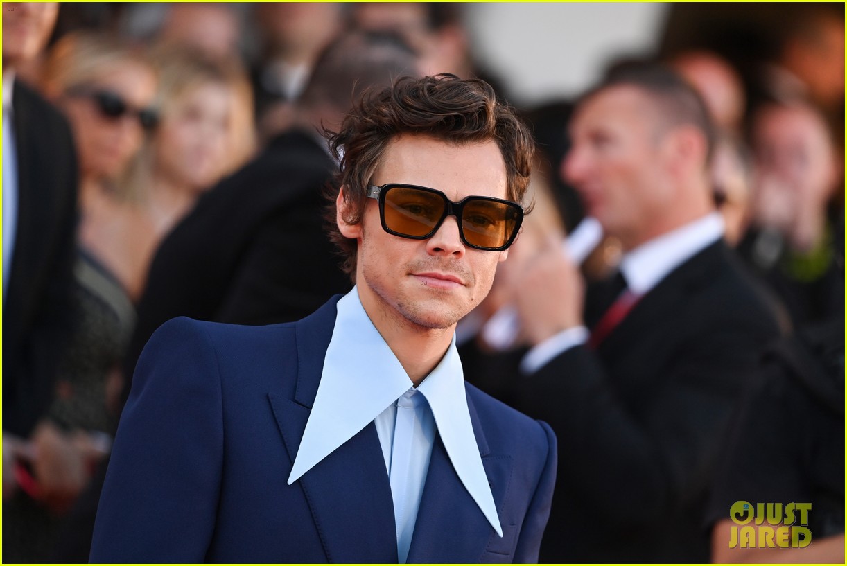 Harry Styles & Olivia Wilde Walk 'Don't Worry Darling' Red Carpet ...