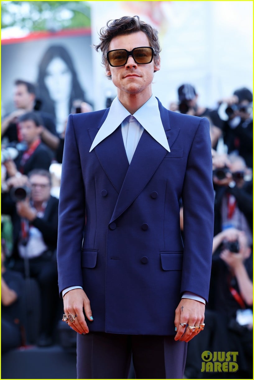 Harry Styles & Olivia Wilde Walk 'Don't Worry Darling' Red Carpet ...