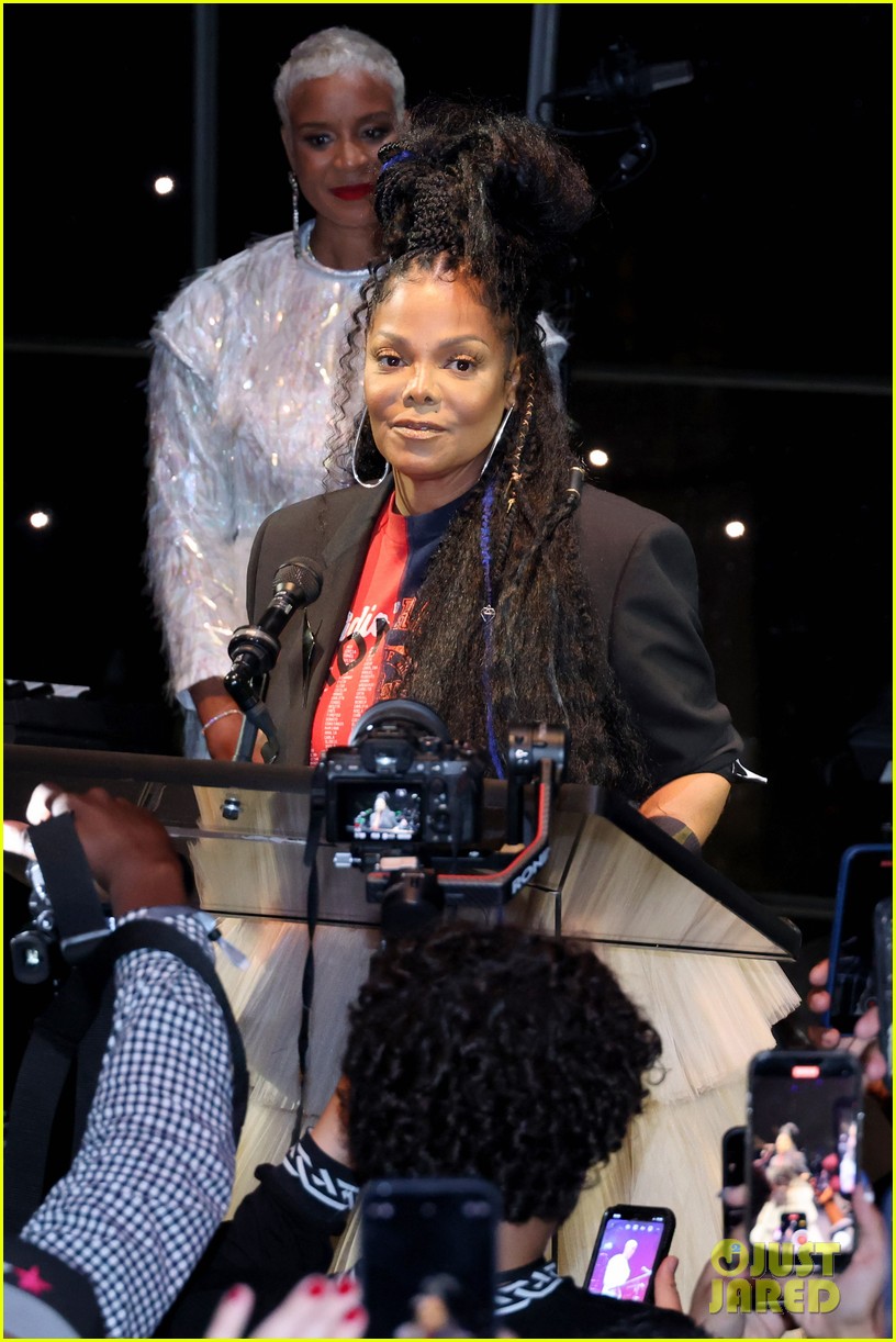 Janet Jackson Honored With Icon Of The Year at Harlem's Fashion Row ...