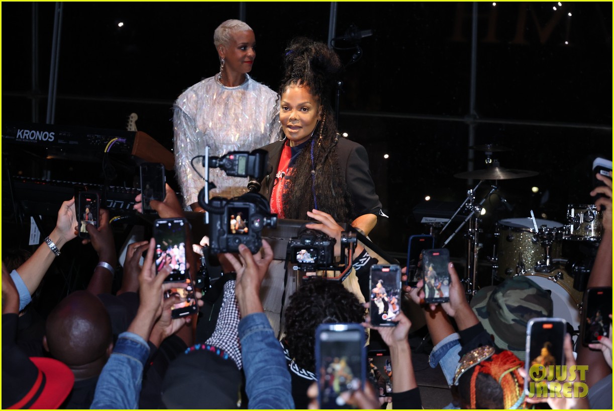 Janet Jackson Honored With Icon Of The Year at Harlem's Fashion Row ...